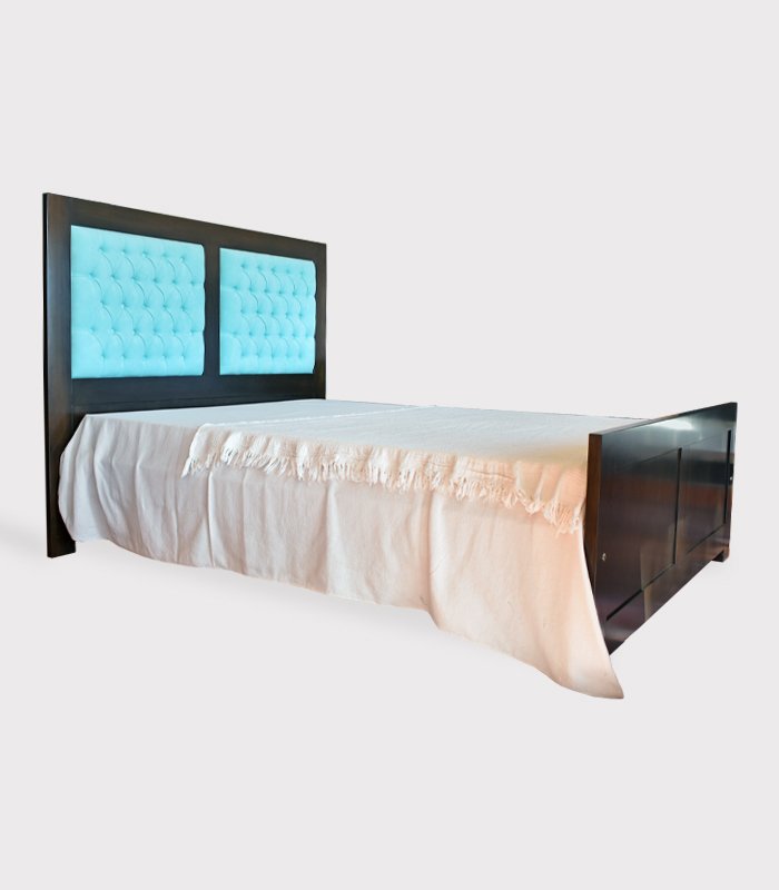 Cama Sofía con respaldo tapizado con capitoné - Buttarelli Muebles